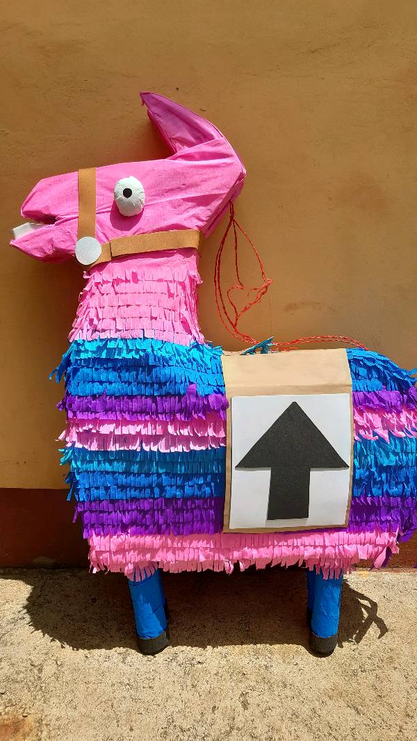 Piñata de Fortnite en Managua