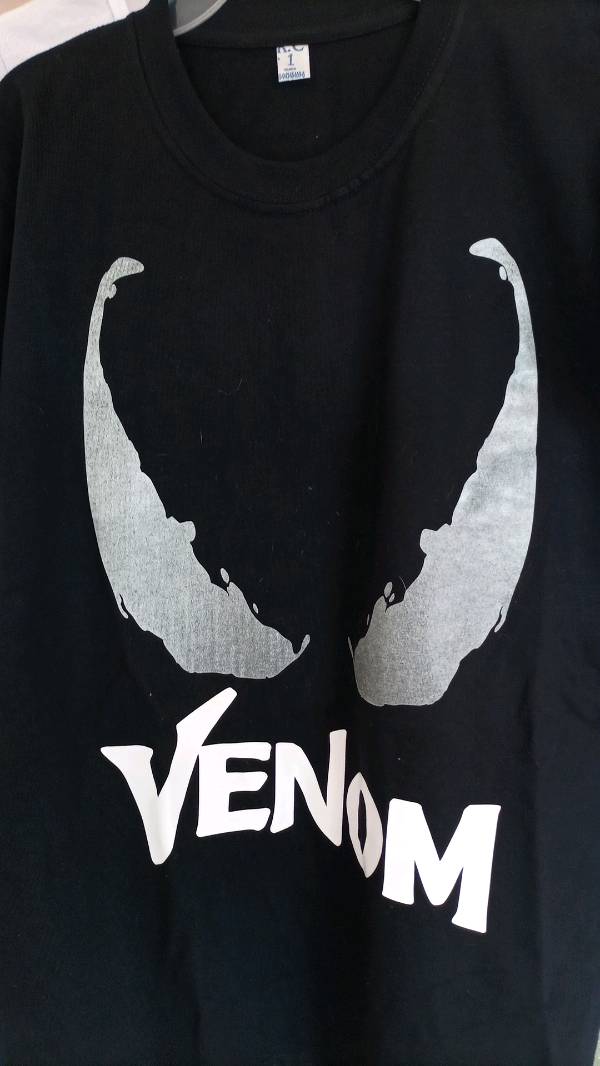 Remera "Venom" en Puerto Madryn
