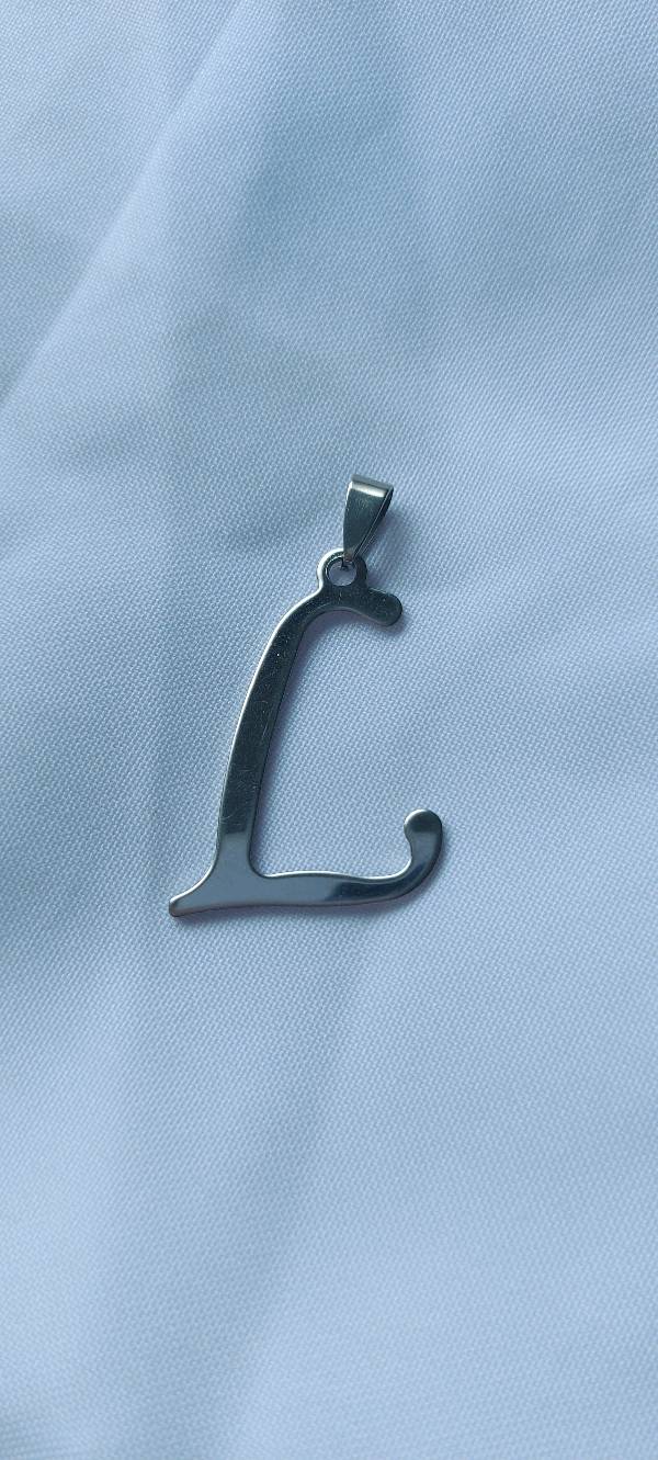 Dije letra L grande en Salta