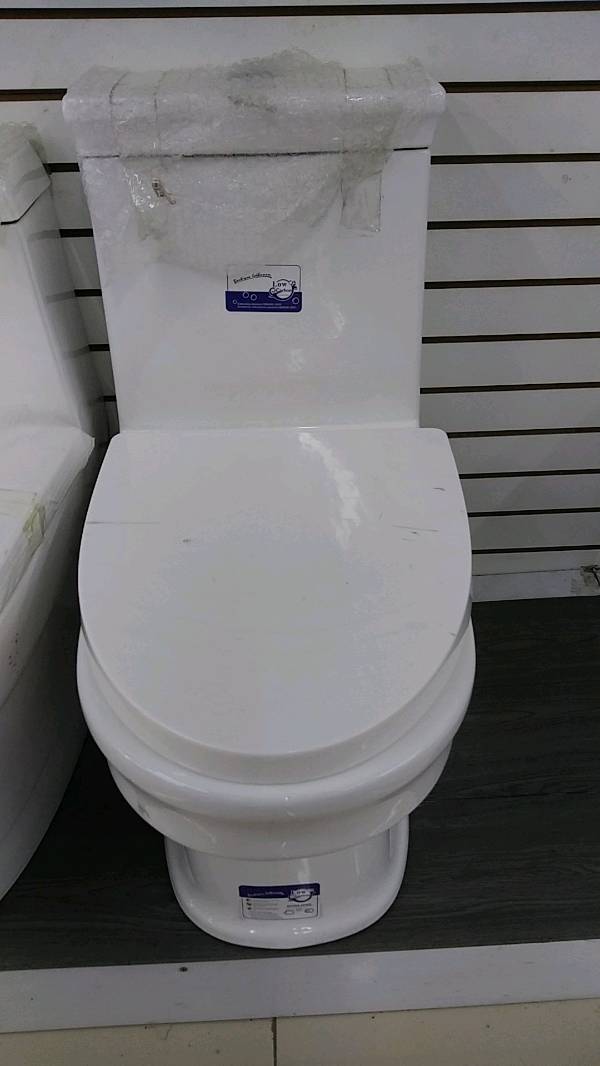 Inodoro 2408 en Santo Domingo