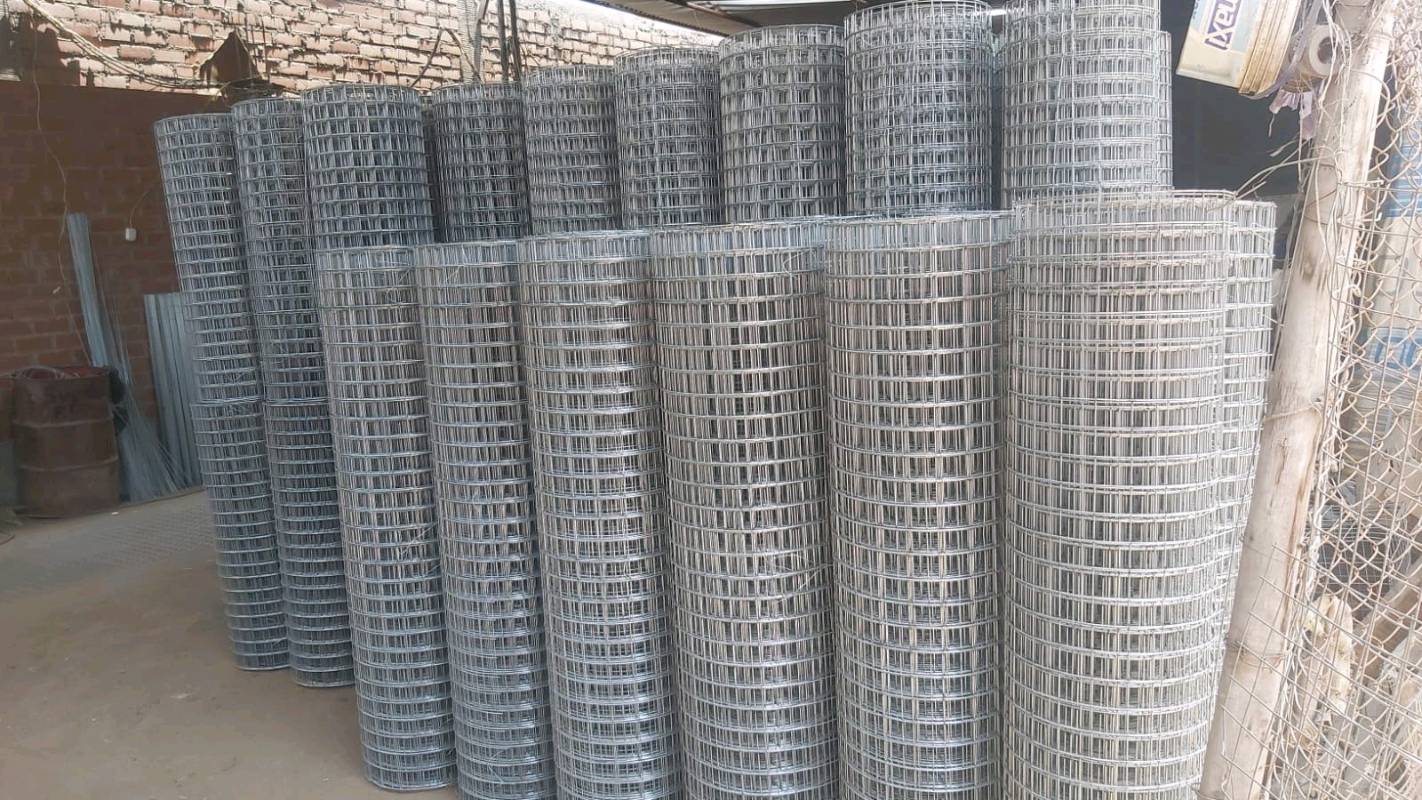 Malla electrosoldada de 2x2 "#12 de 1.50x20 mts.galvanizada. en Lima