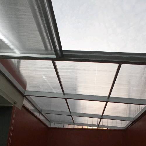 Techo corredizo de policarbonato m² en Ayacucho