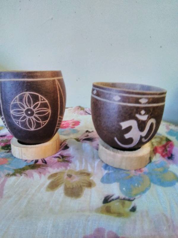 Vasos hechos con tapara en Turmero