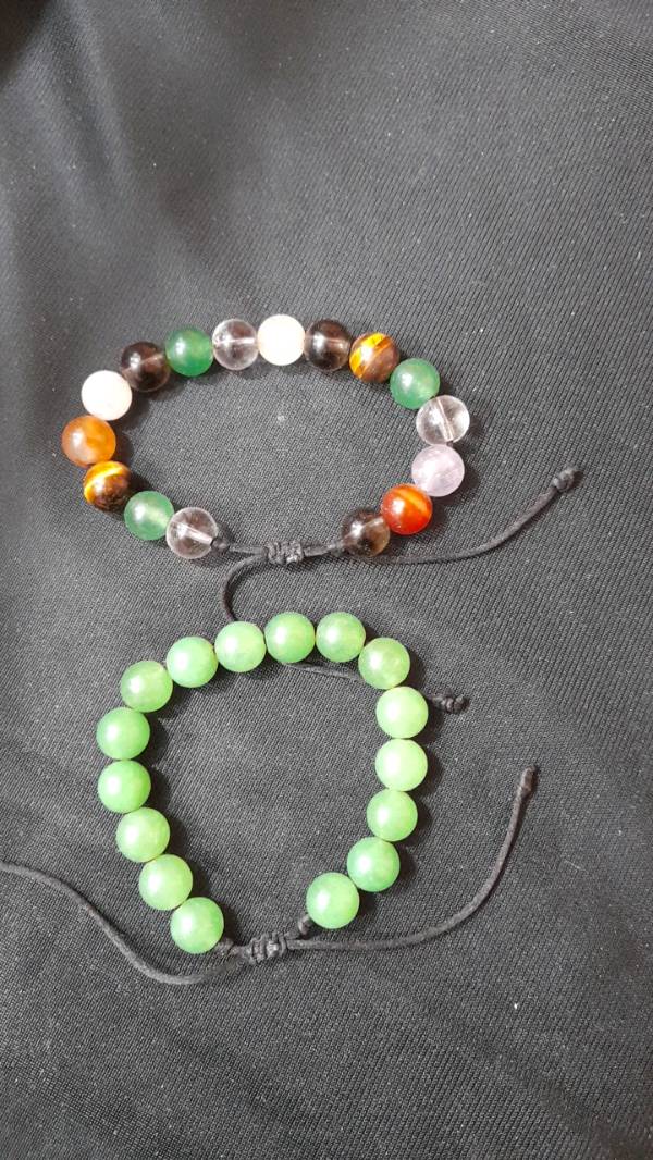 Pulceras en piedras en Pedernales