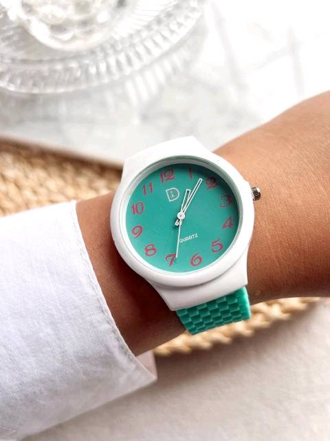 Reloj turquesa en Posadas