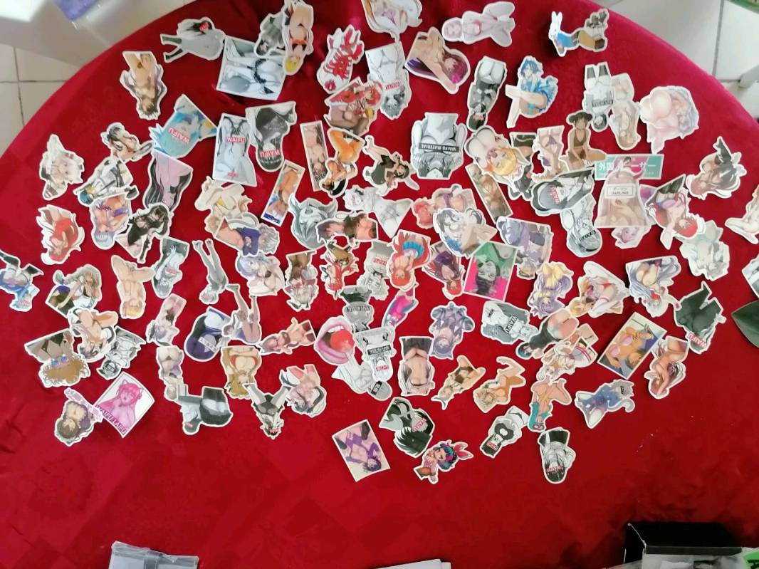 Stickers de Waifus y Ecchi en David