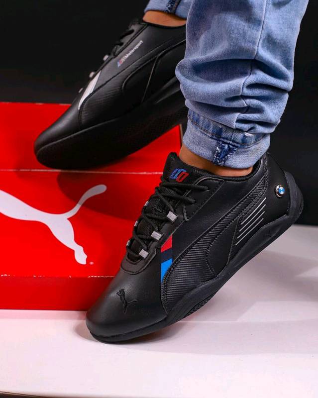 Tenis pumas en Santo Domingo