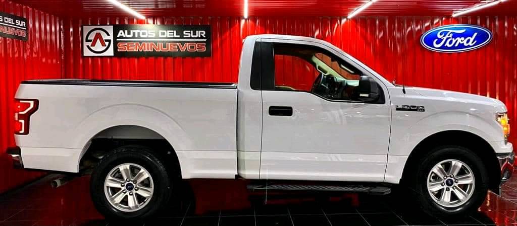 FORD LOBO XLT 4X2 en Monterrey
