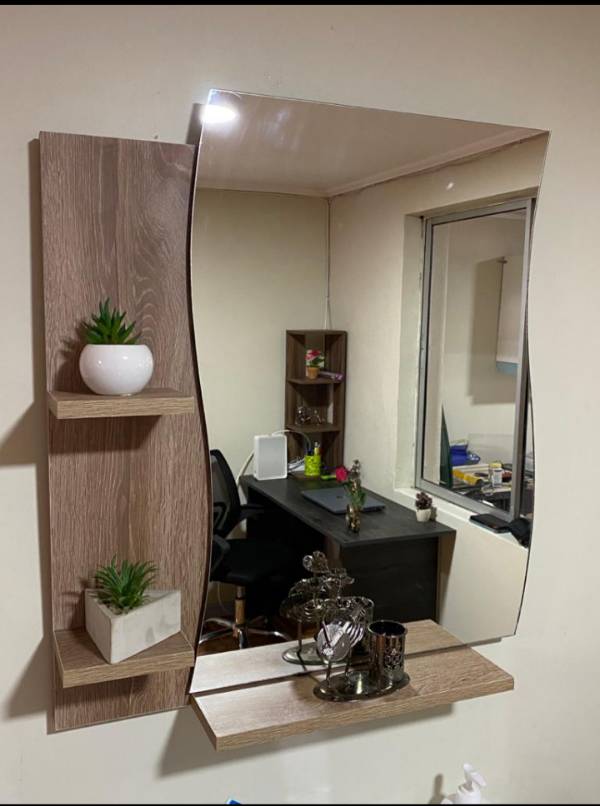 Espejo con Repisas Ideal para su Baño o Living.