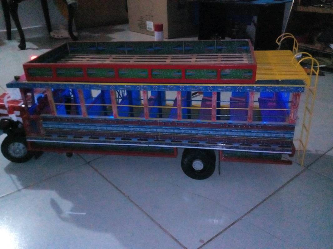 Chiva o escalera en Medellin