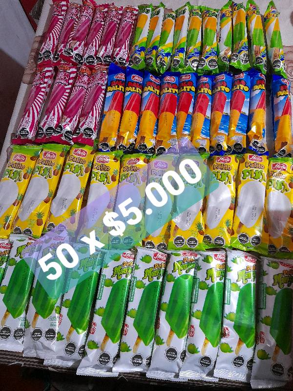 Surtido completo de helados de agua en Santiago