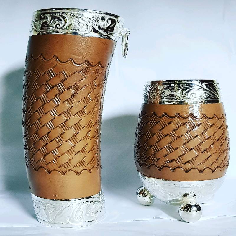 Guampa o Mate con cuero vacuno en Fernando de la Mora