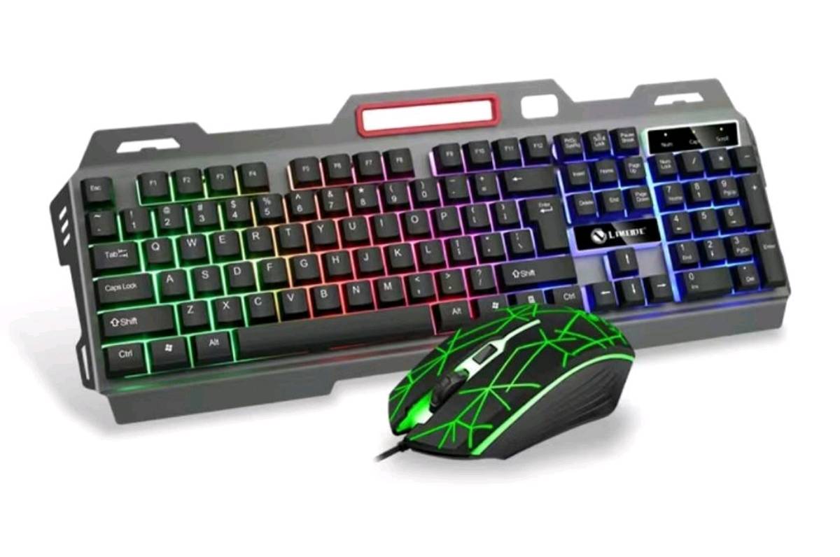 Teclado y mouse con luces integrados...😯🤯😊🤩 en Santo Domingo