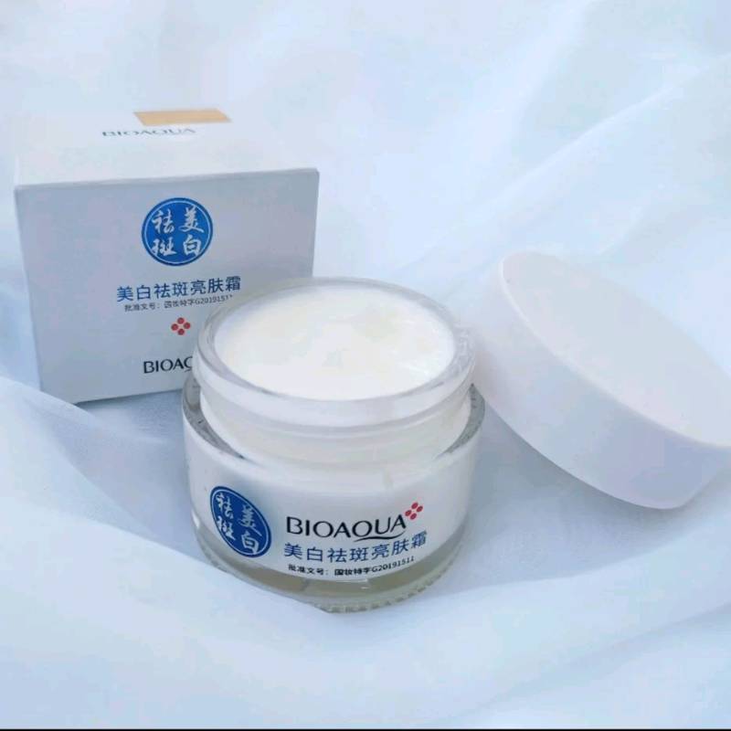 Crema Aclarante y Hidratante Bioaqua en Bogota