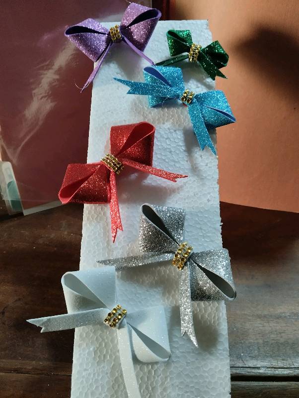 Lazos en foami escarchafo 3 por 1$ en Valencia