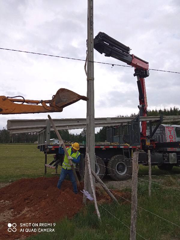 Instalación de postes de hormigón diferentes medidas en Quilleco