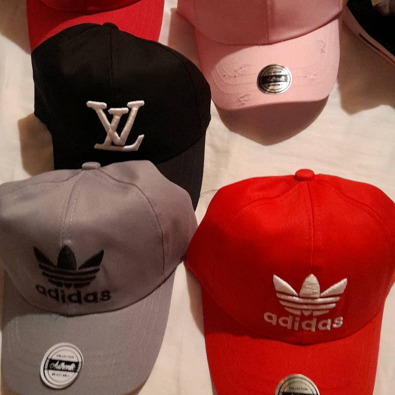 Gorras para hombres y mujeres ,varida de colores en Rio Verde Arriba