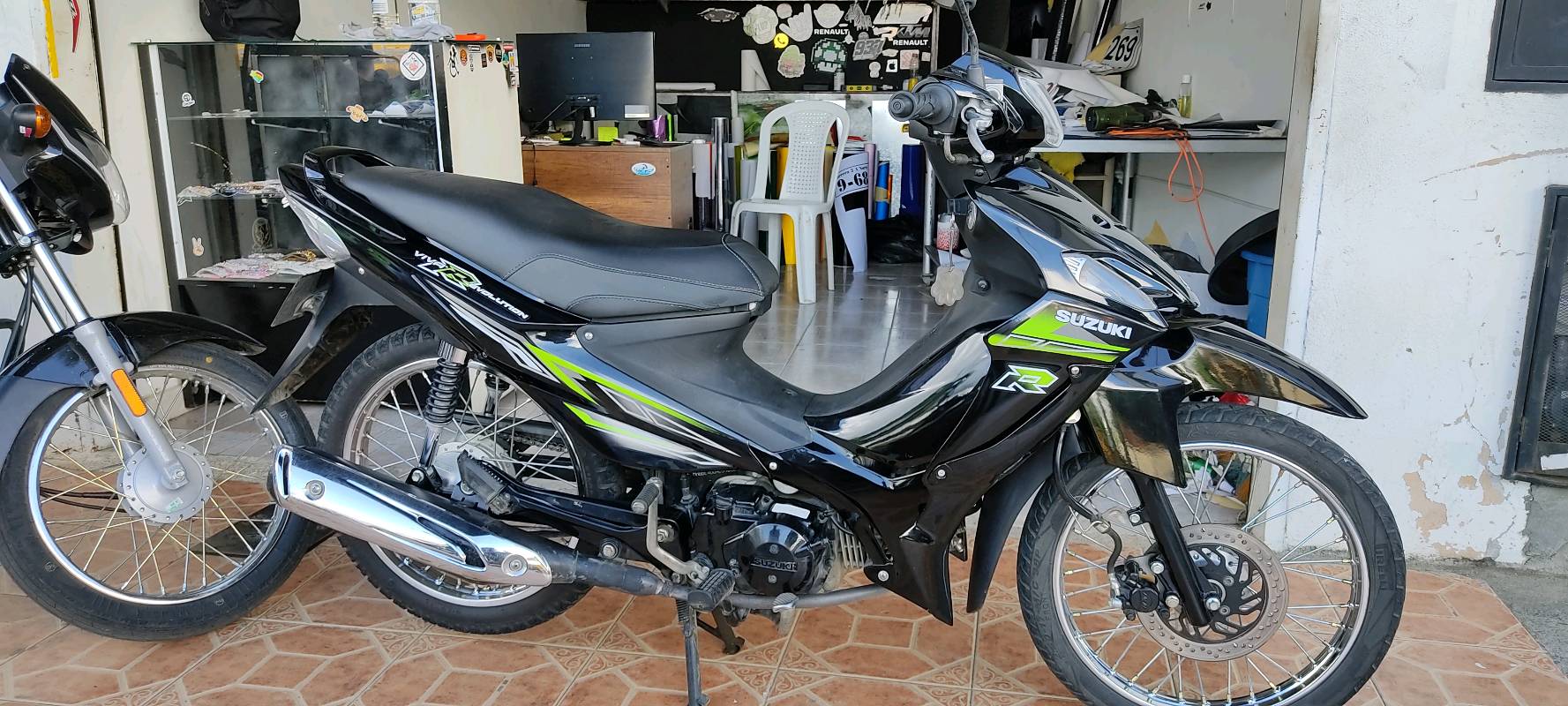 Calcomanías viva r personalizadas en Zarzal