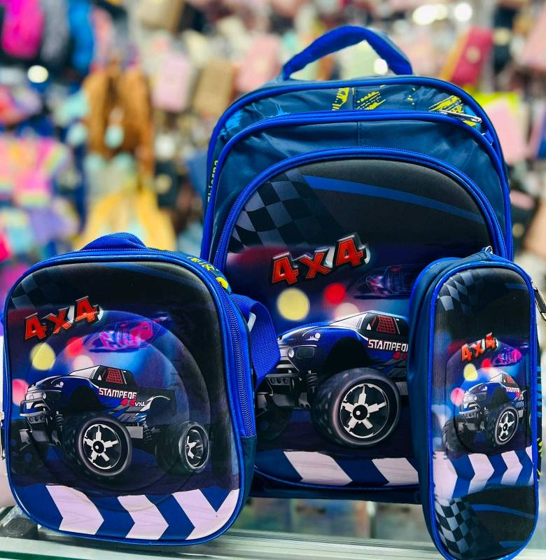 Trío de bolso escolar en San Jose