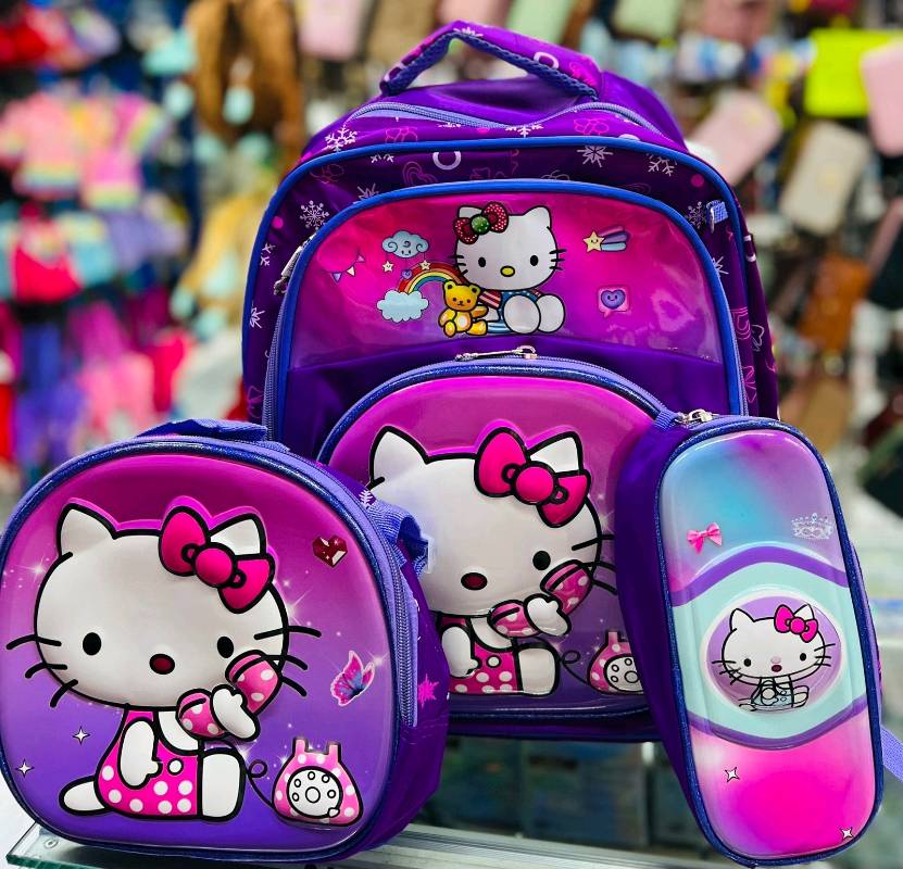 Trío de bolso escolar en San Jose