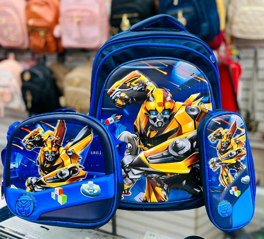 Trío de bolso escolar en San Jose