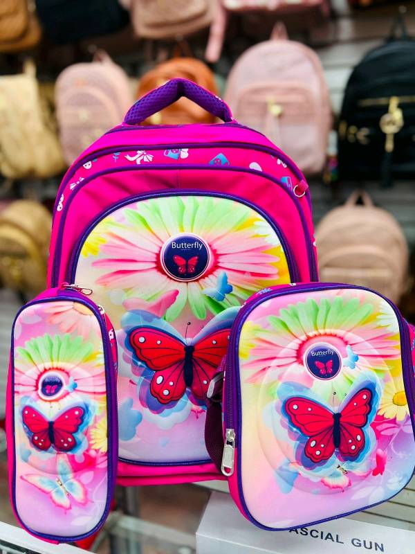 Trío de bolso escolar en San Jose