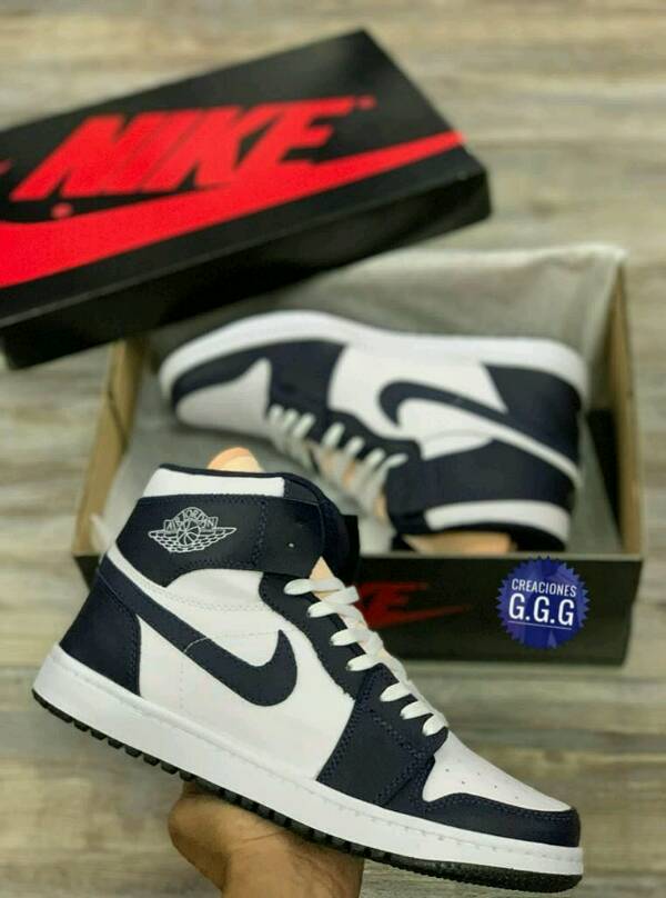 JORDAN Retro Force (Unisex) en Guayaquil