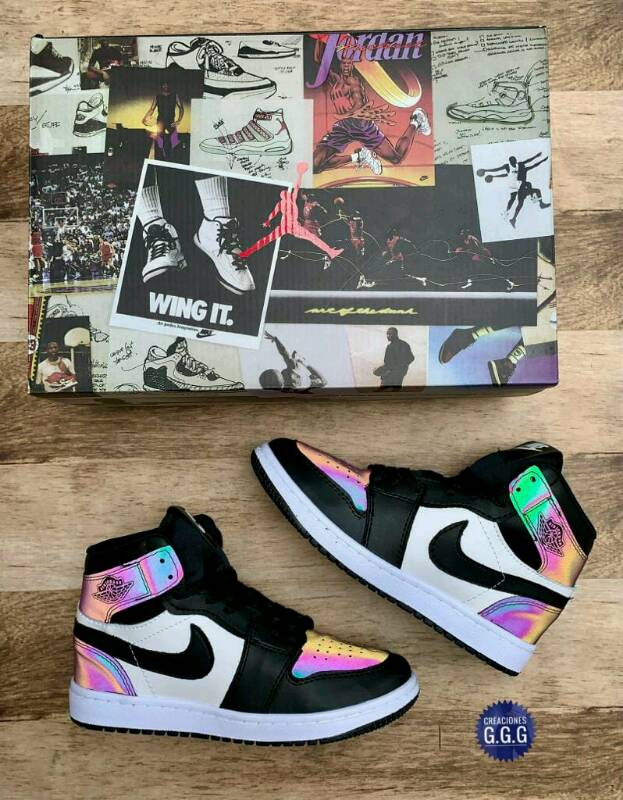 JORDAN Retro 1 (reflectivos) en Guayaquil